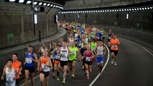 Dam tot Damloop: Running party between Amsterdam and Zaandam